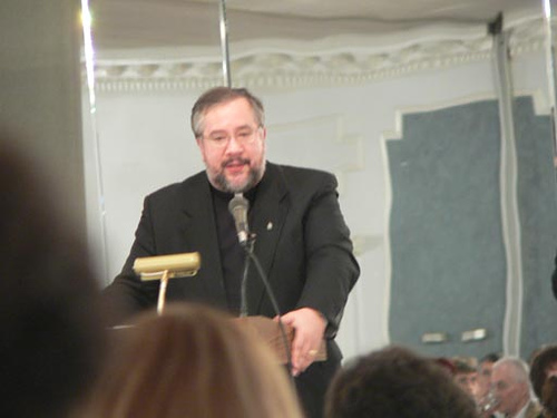 Fr. John Trigilio defends the Latin Mass